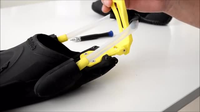 FINCLIP, don/doff your scuba diving fins the easiest way by Paolo ...