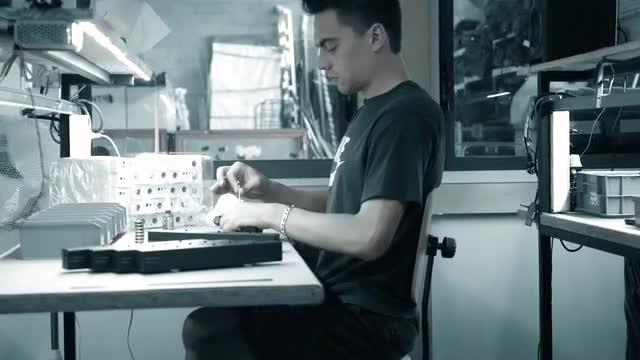 PAK, wireless magnetic LED lamp with 3 spotlights by INNLED — Kickstarter